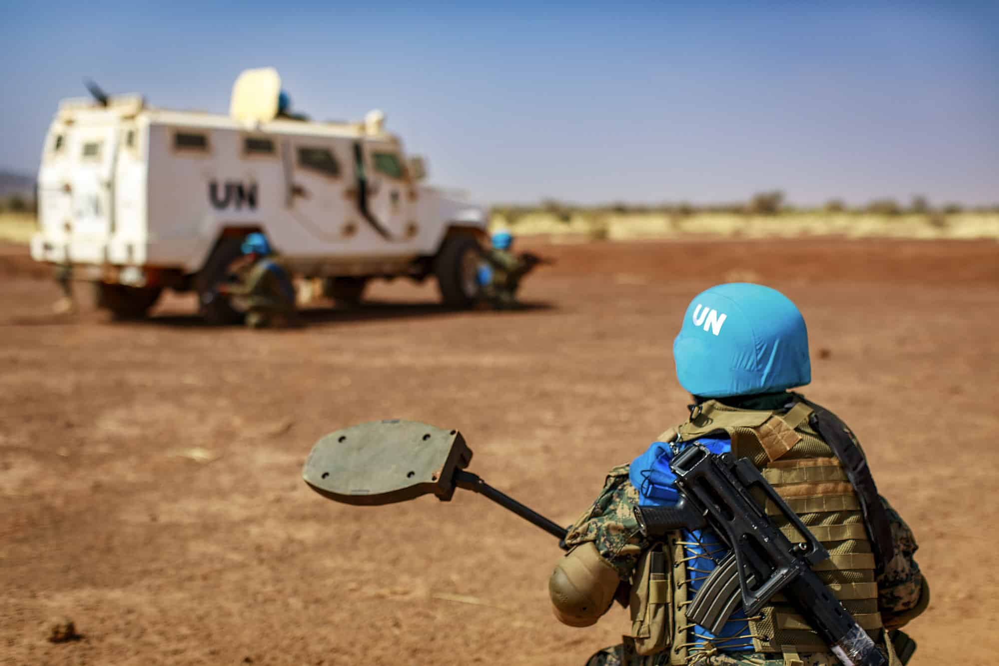 Les opérations de maintien de la paix face aux engins explosifs ...